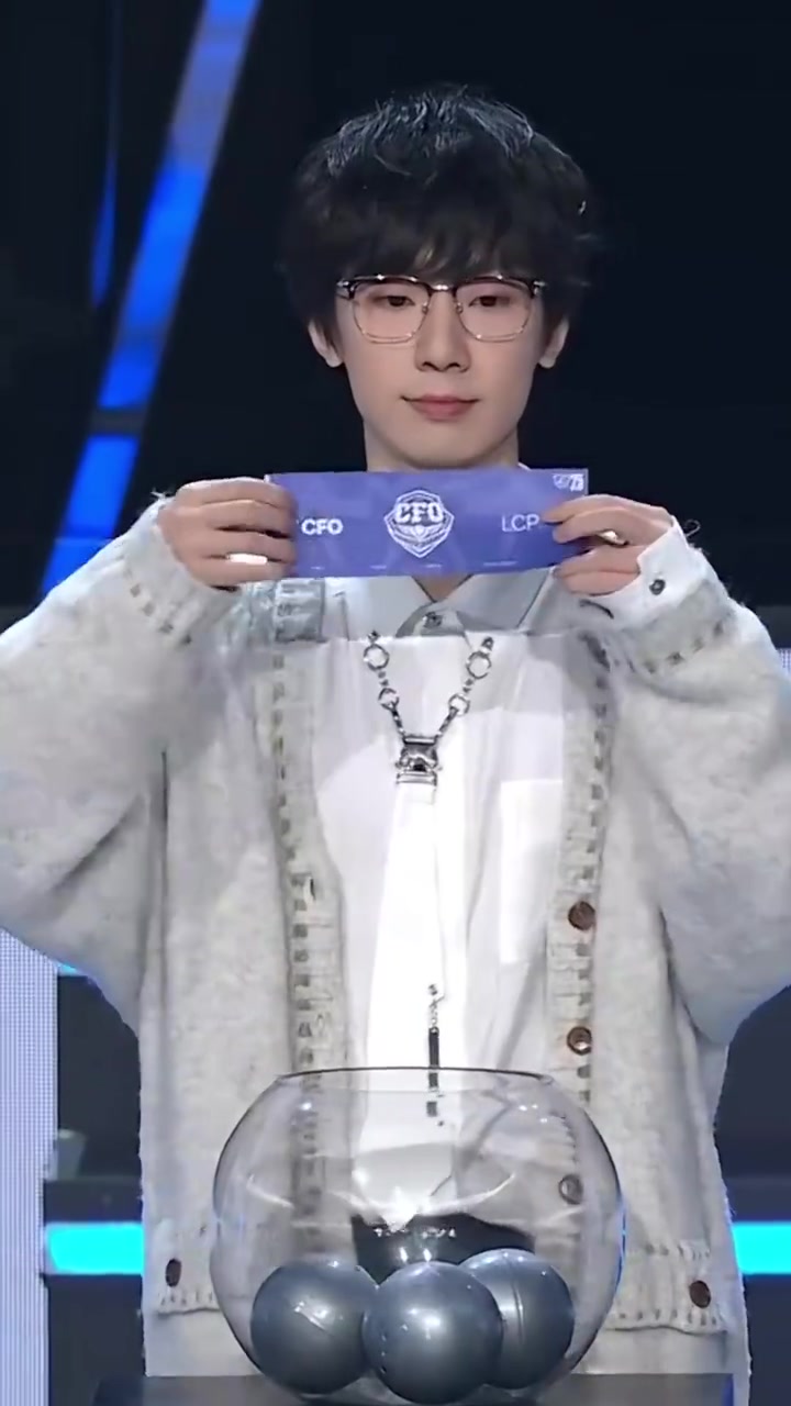 抽签嘉宾Baolan发布视频：蓝之一手，来抽签了-直播吧